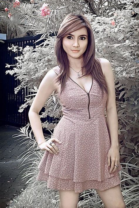 Semewew Foto Cantik Wiwid Gunawan