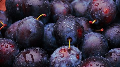 Why Plums Are The Ideal Fruit For Athletes Mens Journal