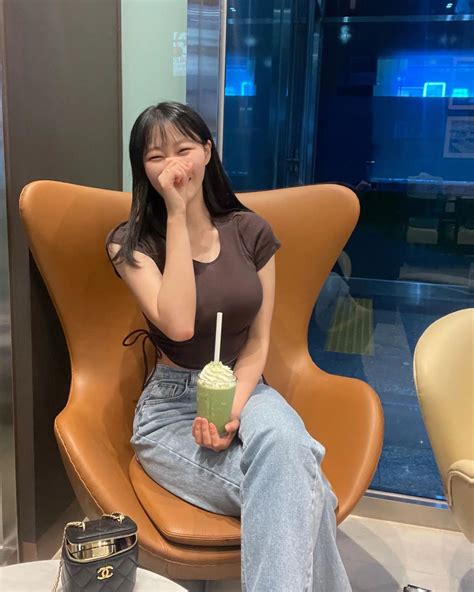 가슴 몰빵녀 촬스의 이슈와 유머