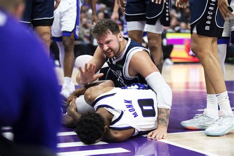 Bị Luka Doncic Ngã Vào đầu Gối ứng Cử Viên 6th Man Of The Year Giãn Dây Chằng đáng Tiếc