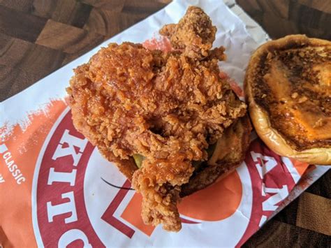 Review Popeyes Spicy Chicken Sandwich