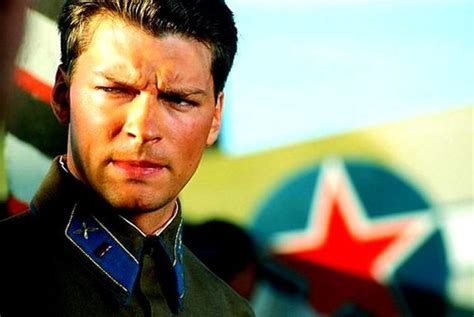 Хэнд нь цэргийн хувцас хамгийн сайхан зохидог вэ