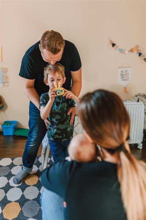 Безкоштовне стокове фото батьки батьківство батьківська любов батько біла сорочка білі