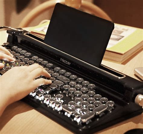 Fineday Retro Bluetooth Typewriter Keyboard Pairs With Up To Three