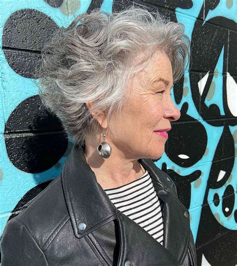 17 Stylish Wedge Haircuts For Women Over 70