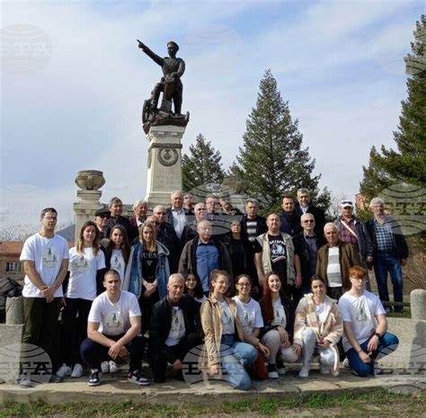 С ритуал поклонение пред паметника на Шести артилерийски полк в Сливен бе отбелязан празникът на