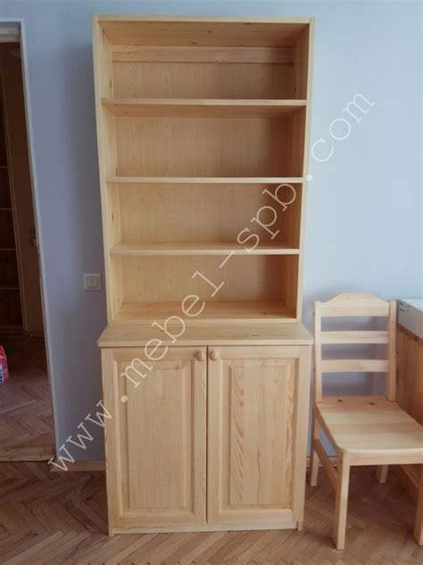 Тумба с открытыми полками сверху.