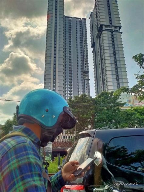 Checking Inbox While Traffic Red Light On