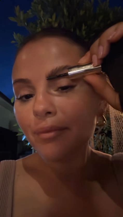 Selena Gomez Applying Brow Gel With A Broken Hand Is An Inspiration To