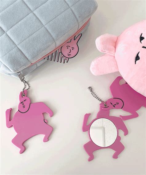 B 묶음구매할인 어쩔토끼 거울 키링 무표정 핑크토끼 가방 열쇠고리 에어팟 친구 쓸모있는선물 에이블리