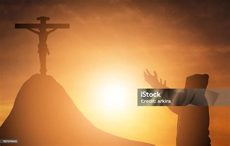 Hombre Con Los Brazos Abiertos Culto Cristiano Terapia De Eucaristía