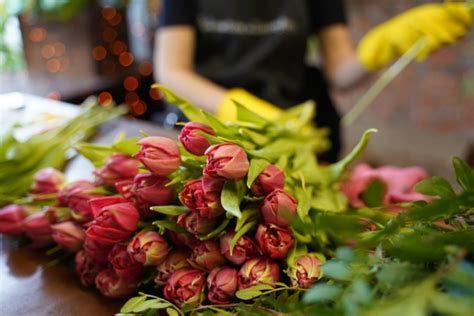 Стало известно сколько денег потратили узбекистанцы на подарки в честь 8 го марта Upl Uz 10
