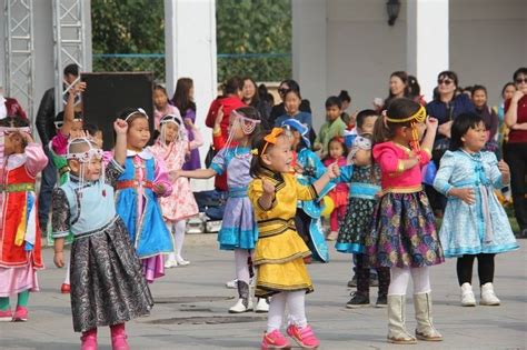 Хотынхоо 55 жилийн ойн баярыг Дарханчууд урлаг соёл спортын наадмаар эхлүүллээ