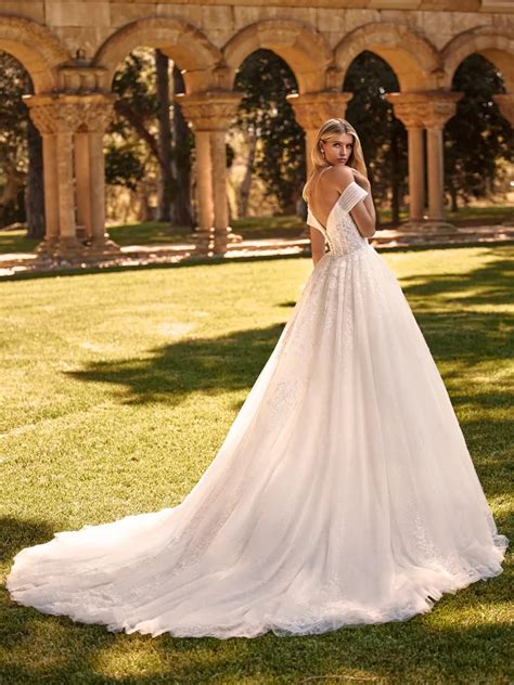Pronovias Wedding Dress Discover 10 Pronovias Ideas On This Pinterest