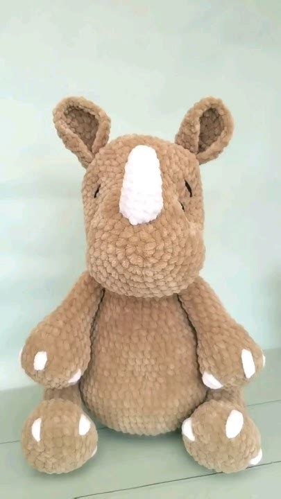 Носорог крючком из плюшевой пряжи 🦏 вязаниекрючком амигуруми Crochet вязаныйносорог Youtube