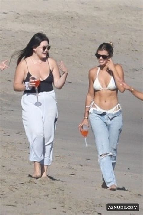Sofia Richie Enjoys A Sunset Stroll Along The Beach Along With Her Friends In Malibu Aznude
