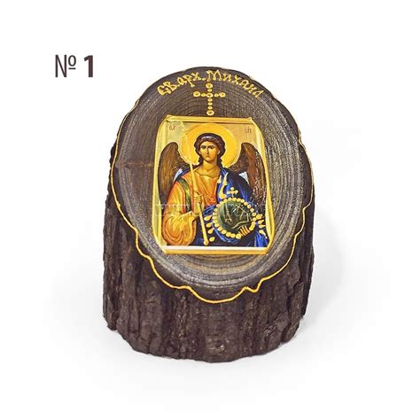 Икона със златни детайли върху пънче | Bagira