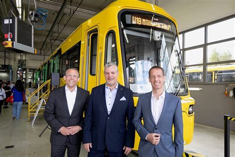 First New Caf Light Rail Vehicle Arrives At Ruhrbahn Urban Transport Magazine