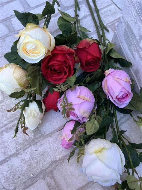 Ветка декоративной розы H 80 см H композиции 35 см — цена 255 грн в каталоге Искусственные