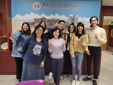 新北市金陵女中粉絲團 大手牽小手計畫 💞大手牽小手 與大專院校外籍生來場見面記者會💞