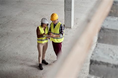 Premium Photo Female Caucasian Engineers With Senior Man Discussing On The Construction Site