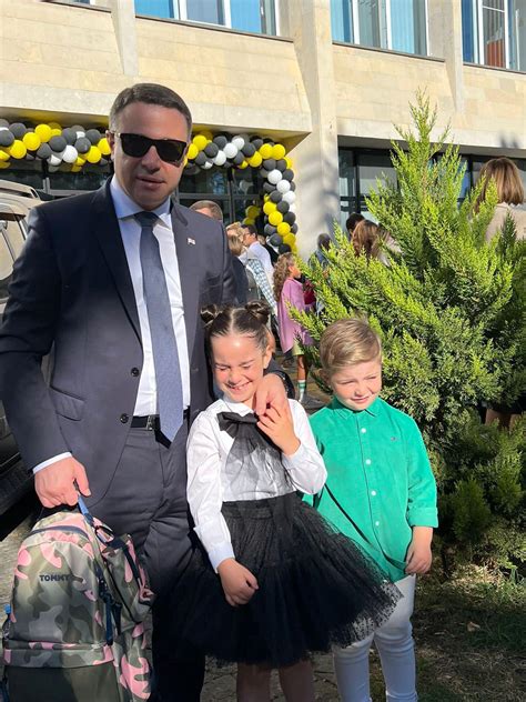 ცნობილი ადამიანების შვილების პირველი სასწავლო დღე რა ფოტოებს აქვეყნებენ მშობლები Ambebi Ge