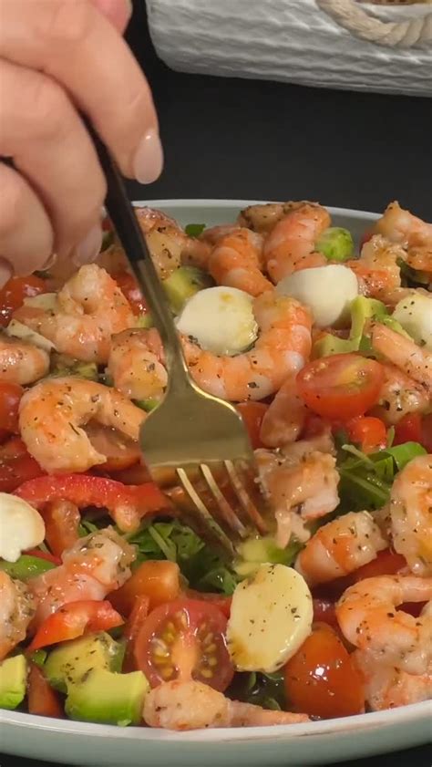Наталія Жук Салат з креветками 👇👇👇Інгредієнти 👇👇👇 400 г креветок салат рукула болгарський
