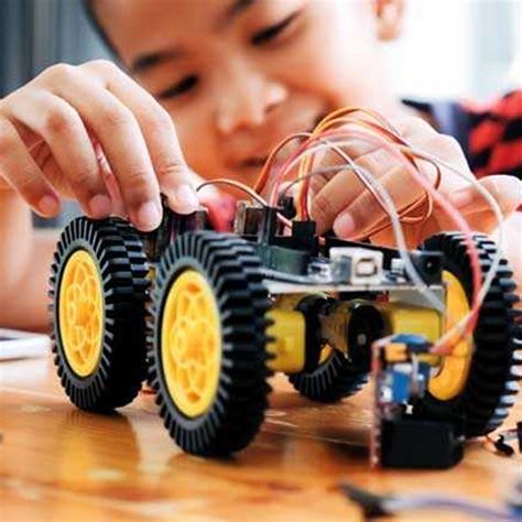 کلاس رباتیک کودکان چیست با یک تیم حرفه ای و متخصص لکوایران