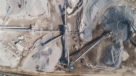 화강암의 공중 보기자갈 구 덩이 돌을 가공 하 고 분쇄 하는 장비 거친에 대한 스톡 사진 및 기타 이미지 거친 건설 기계류 공장 산업 건물 Istock