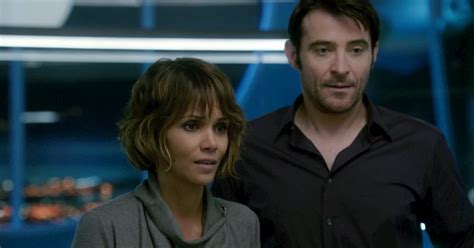 Halle Berry Stuns In Plunging Swimsuit On Vacation United Kingdom