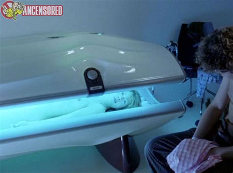 Голая Hüpscher Надя в Simon