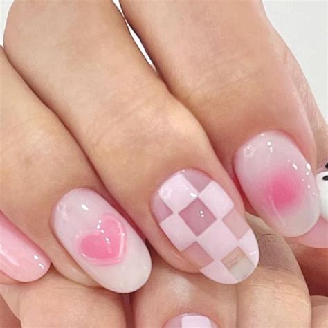 하스네일스튜디오 홍대네일 귀여운네일 엠보네일 캐릭터네일 On Instagram ⠀⠀⠀⠀⠀⠀⠀⠀⠀⠀⠀⠀⠀⠀⠀⠀ 엠보 넣을 때 가장 많이 찾아주시는 8월 아트 디자인에