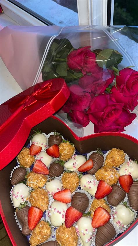 Роза и клубника в шоколаде Cibo Moderni Progetti Di Casa