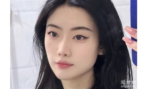 单眼皮女生有多美，眼睛皮下的脂肪少 笑起来像月牙— 爱才妹生活
