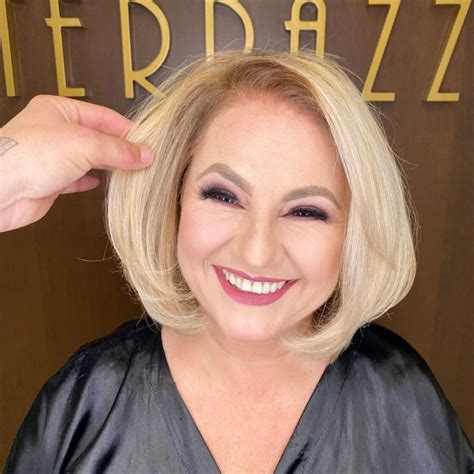 22 Flattering Hairstyles For Women Over 60 With Round Face Shapes