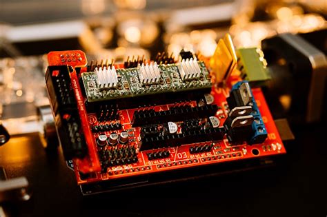 Suku Cadang Untuk Mesin Cnc Perakitan Arduino Papan Untuk Mengendalikan Mesin Foto Stok Unduh