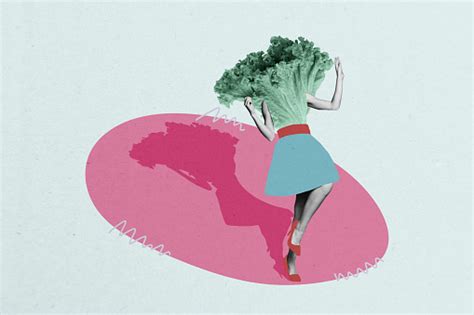 익명의 소녀 대신 머리 양상추 샐러드 잎 건강 영양 다이어트 그린 배경에 고립 된 복합 크리 에이 티브 아트 콜라주 강렬하고 밝은 색상에 대한 스톡 사진 및 기타 이미지