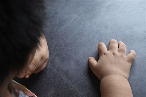 Ang Pagsubok Sa Pag Abuso Sa Bata Ay Nagpapakita Ng 2 Taong Gulang Na