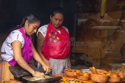 Veracruz Mexico 10 26 2018 Traditional Cooks Of The Totonac Culture In Papantla Veracruz