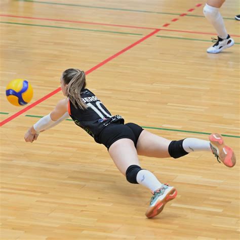 Number 10 R Volleyballgirls