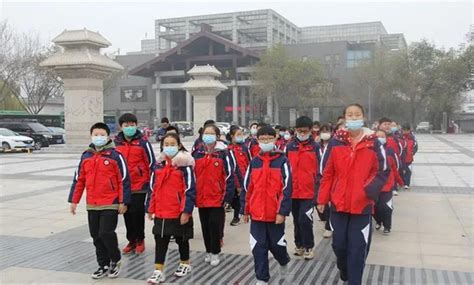 【识校】滕州市实验小学大同校区组织学生参观龙泉文化广场 知乎