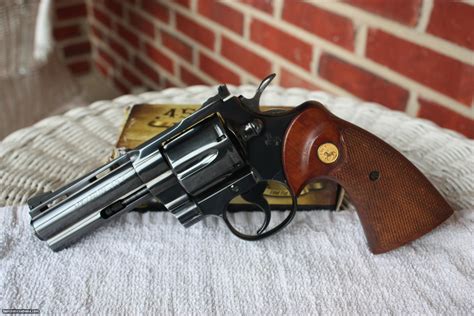 Colt Python 4 Blue 1961 EXCELLENT Hollow Underlug