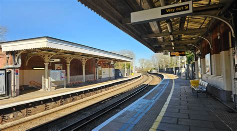 Bushey Rail Station Travel
