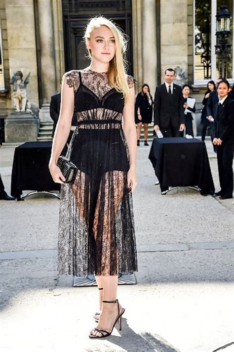 Dakota Fannings Best Red Carpet Fashion From Young Starlet To Fashion