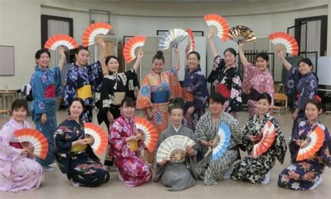 研究生専門Ⅱコース 日舞あげざらい 授業の様子｜jof 公益財団法人日本オペラ振興会