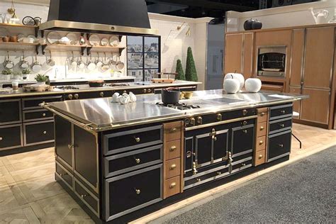 A Look At Some Gourmet Kitchens With La Cornue Ranges Artofit
