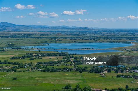 볼더 저수지를 향해 북쪽을 바라보는 콜로라도 볼더 상공의 조감도 고속도로에 대한 스톡 사진 및 기타 이미지 Istock
