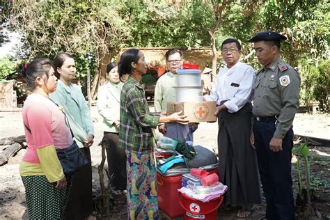 လင်းခေးမြို့နယ် ဟိုတိကျေးရွာရှိ မီးဘေးသင့်အိမ်တစ်အိမ်၏ မိသားစုအား ထောက်ပံ့ပစ္စည်းများ ကွင်းဆင