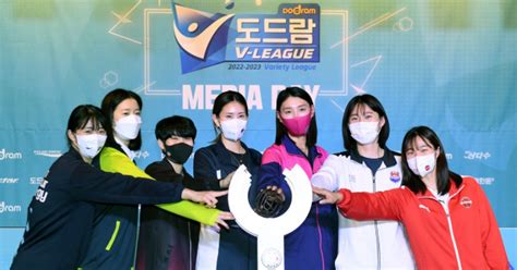 [포토]v리그 여자부 미디어데이 갖고 싶은 우승 트로피