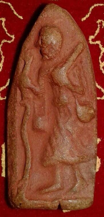 หลวงพ่อกวย วัดโฆสิตาราม ชัยนาท พระสีวลีพิมพ์เล็ก ฐานจิกหลังเรียบ เป็นพระเนื้อดินละเอียด